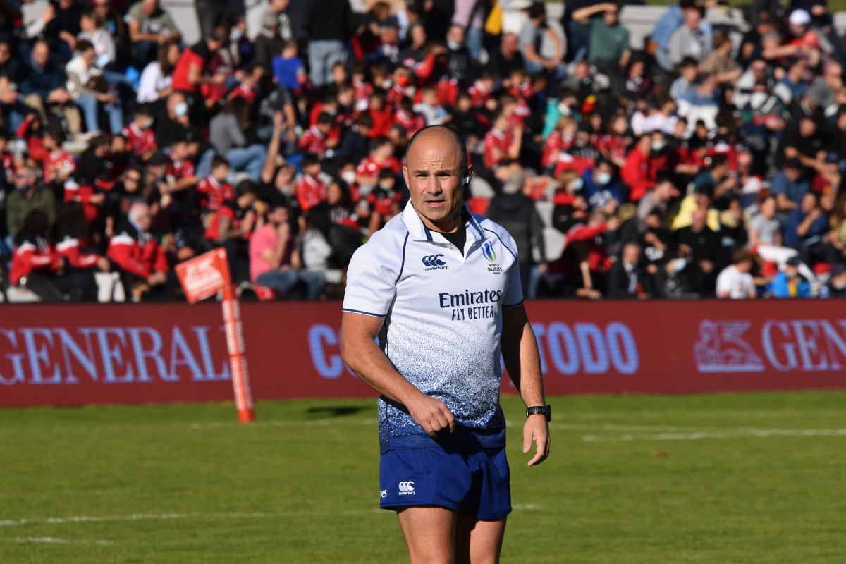 Jaco Peyper, the legend of the whistle – Up and under